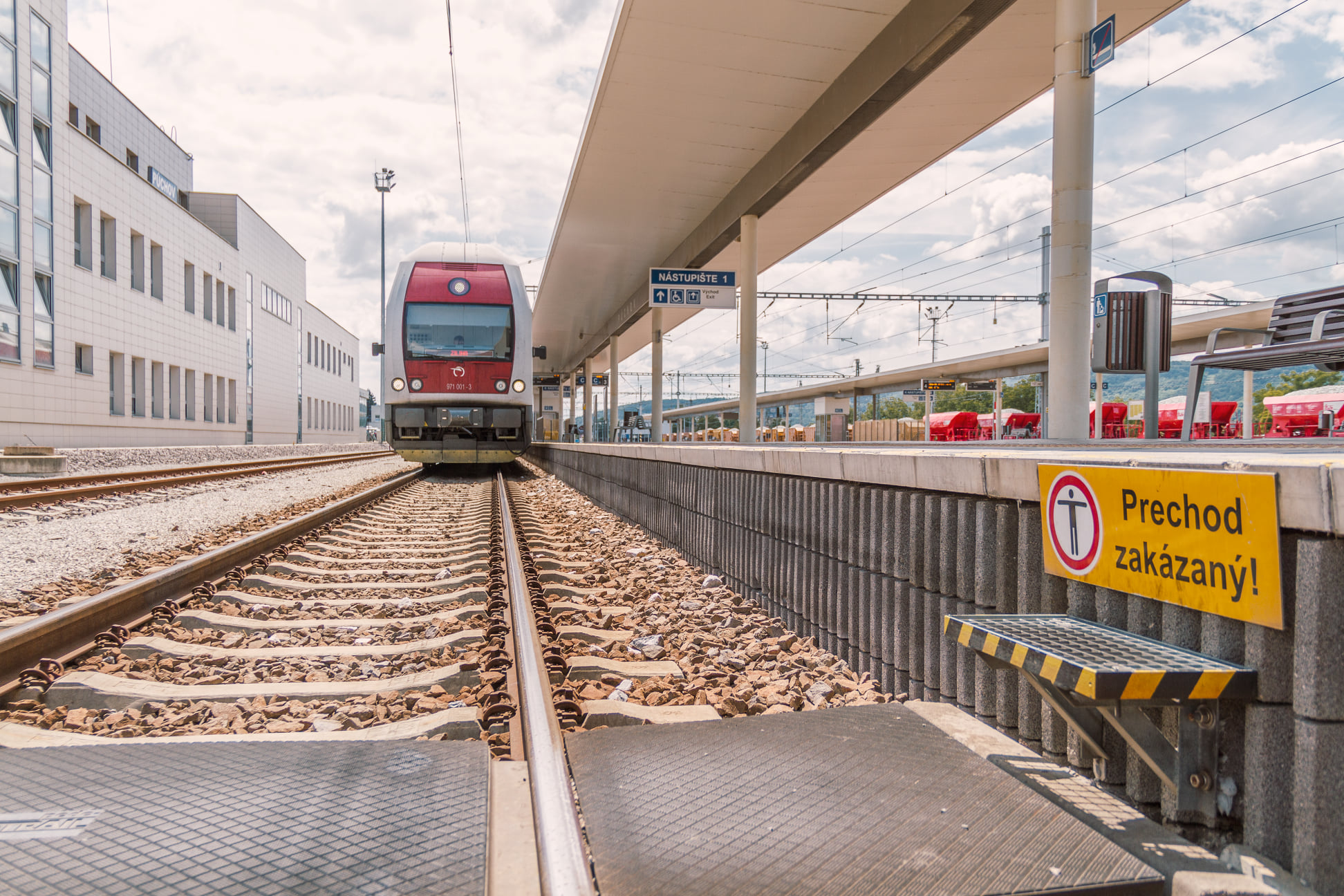 Obmedzenie dopravy: Redukcia vlakov ZSSK - Bratislavskykraj.sk