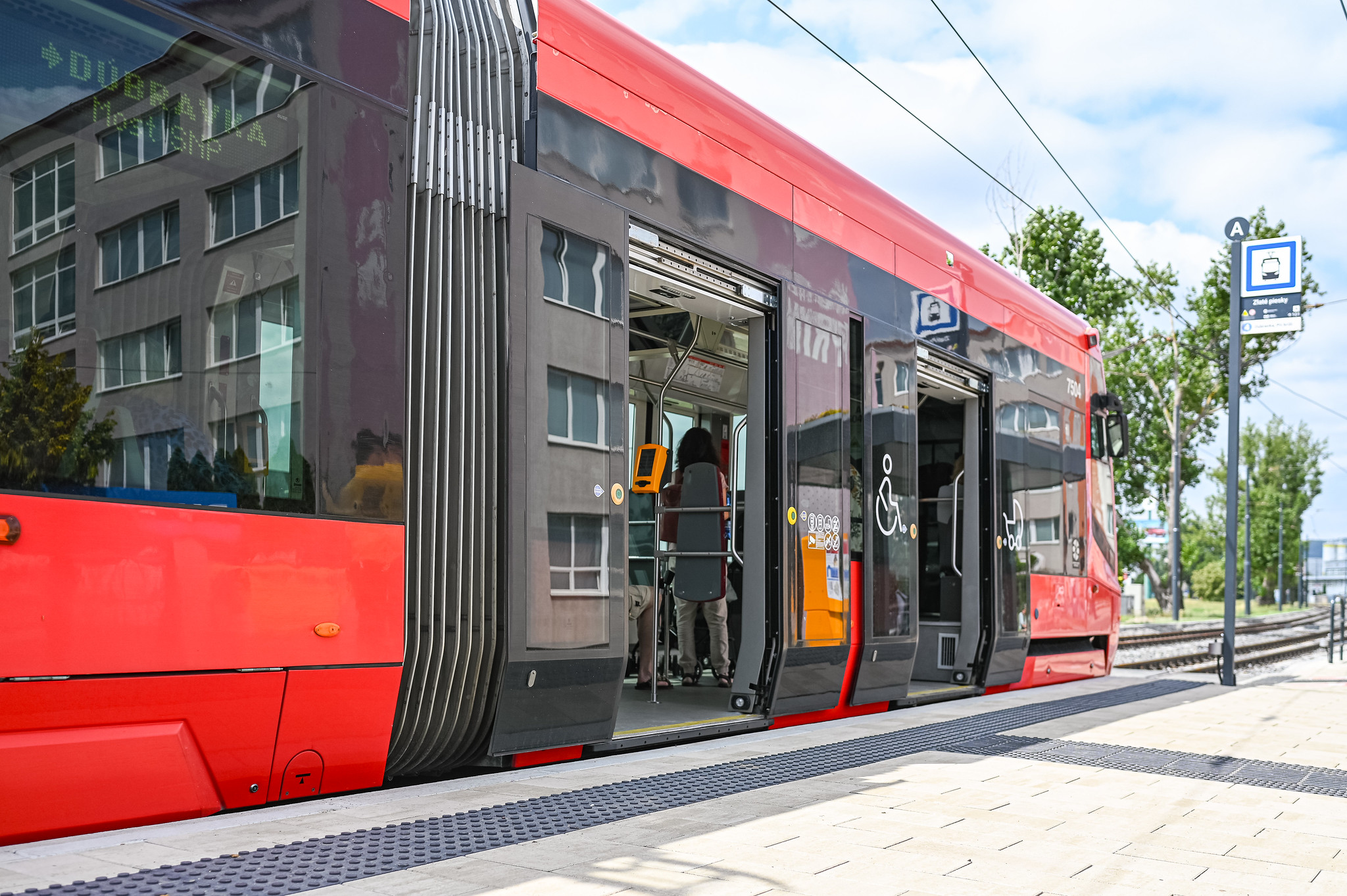 Vajnorská električková radiála je modernejšia a komfortnejšia ...